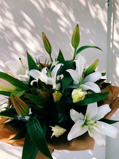 Elegant White Oriental Lily Bouquet – Perfect for Any Occasion
